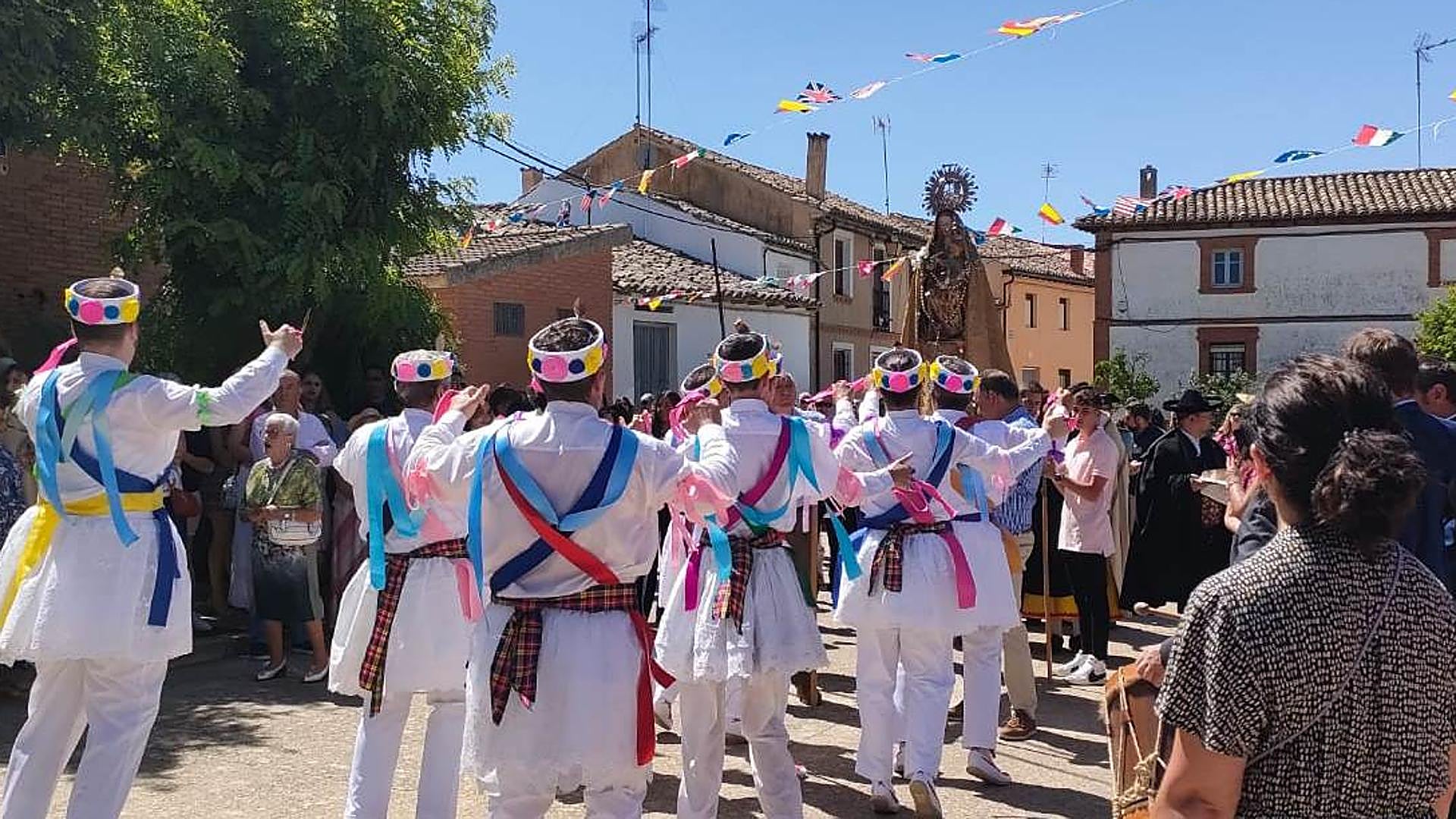 Gatón de Campos procesiona a la Virgen de las Nieves | El Norte de Castilla